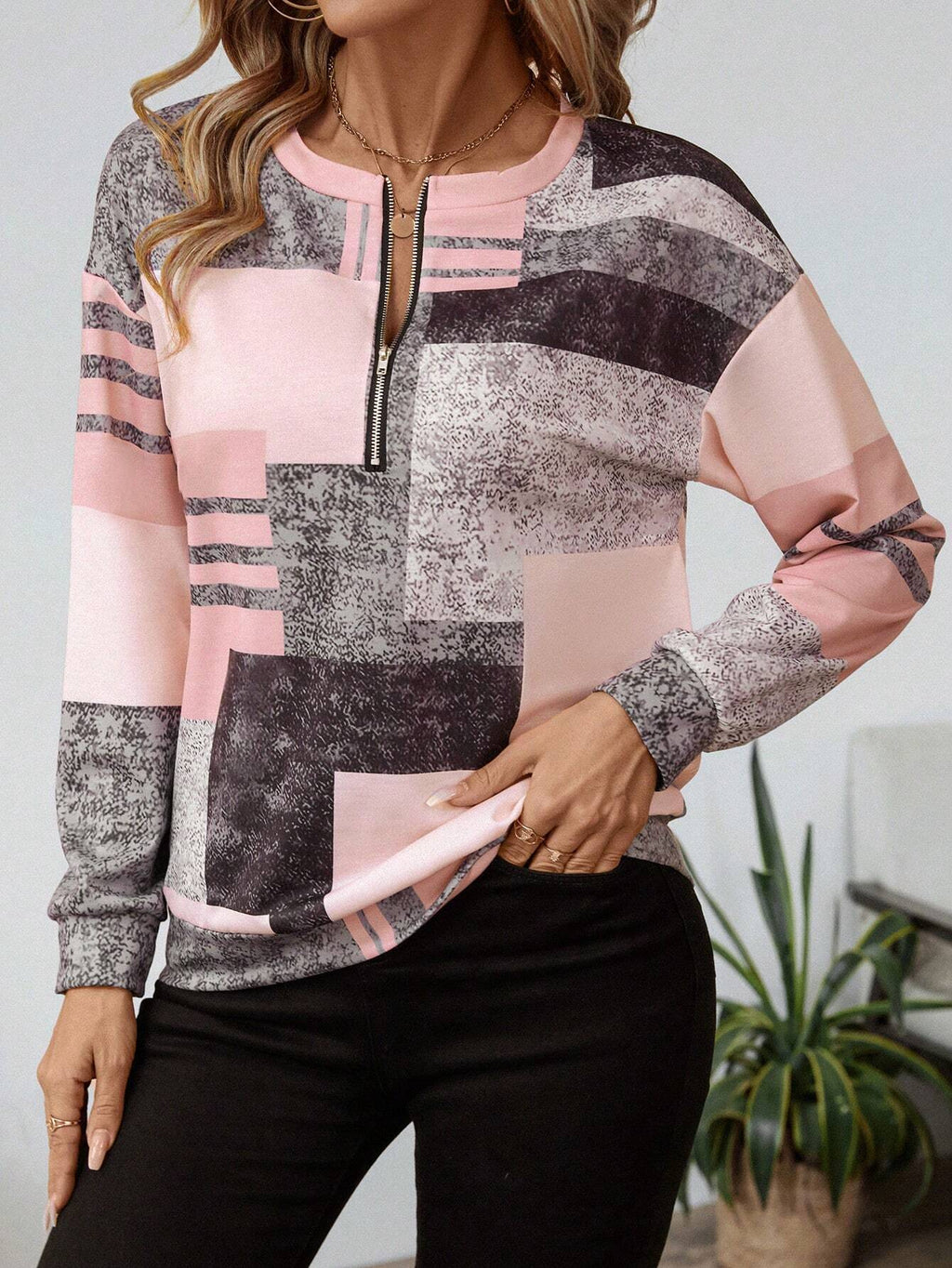 Tami – Graphic Print Sweater with Zipper – Lux Stylo